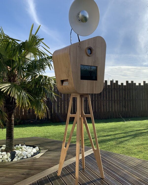 Un concept unique de borne photobooth en bois à Niort